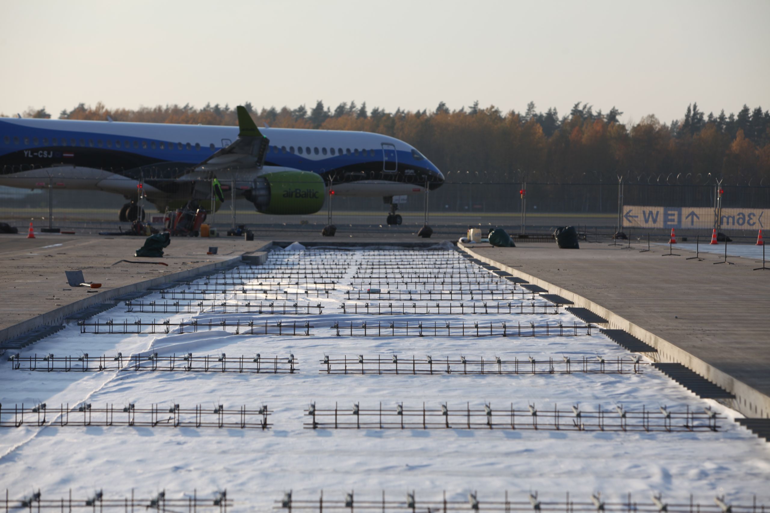Apron No. 5 and Taxiway E - A7 Betons